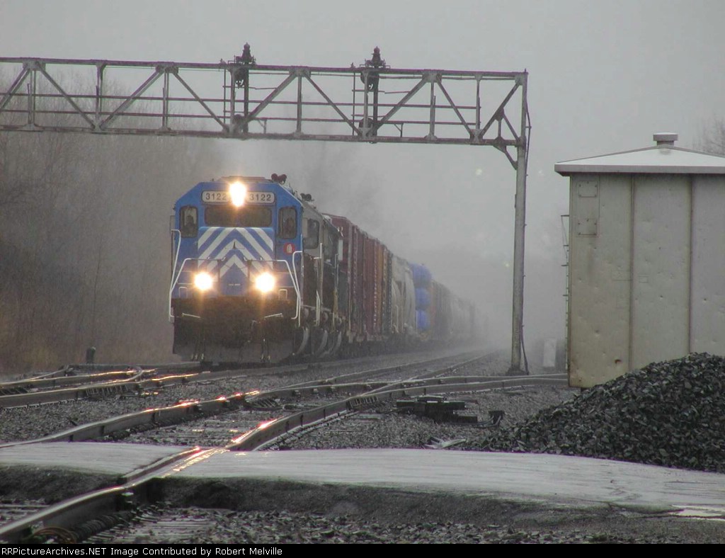 CEFX 3122 rolls thru Chili Jct on a gloomy March morning